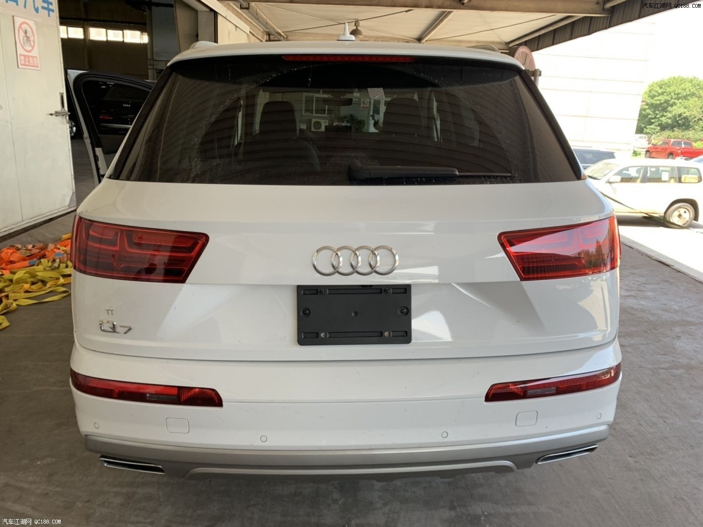 19款奥迪Q7白色3.0T科技版顶配现车报价_汽车江湖